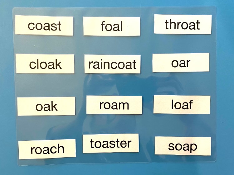 Fun Phonics! OA Floating in a Boat: An OA Game - inlovewithlearning.com